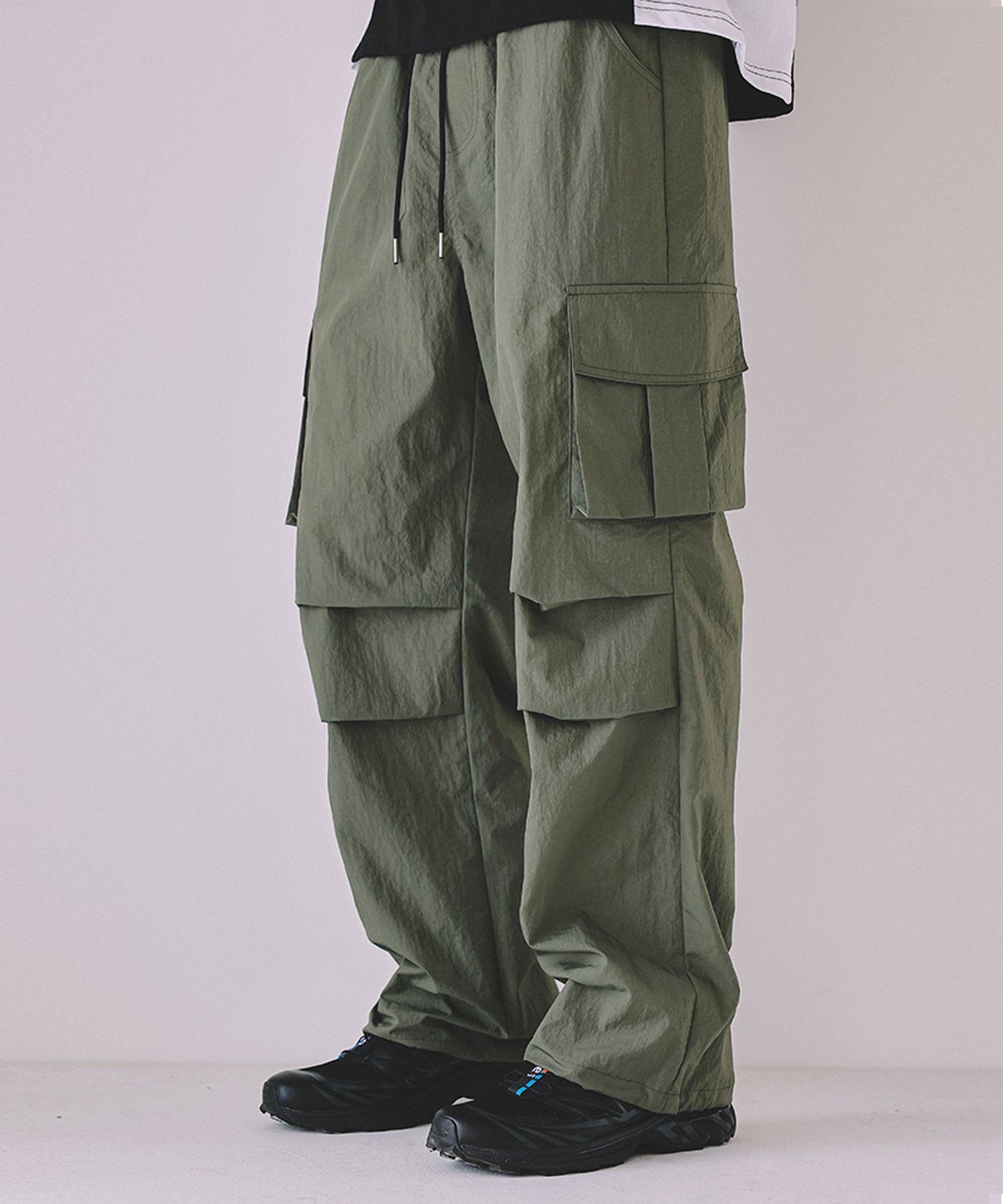 MUSINSA | MACASITE Nylon Cargo Parasuit Pants Khaki