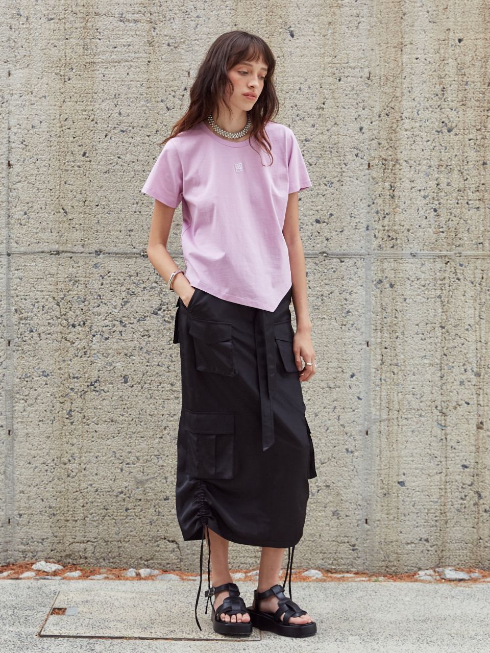 MUSINSA | MUSEE LILY Side String Belted Satin Cargo Long Skirt-Black
