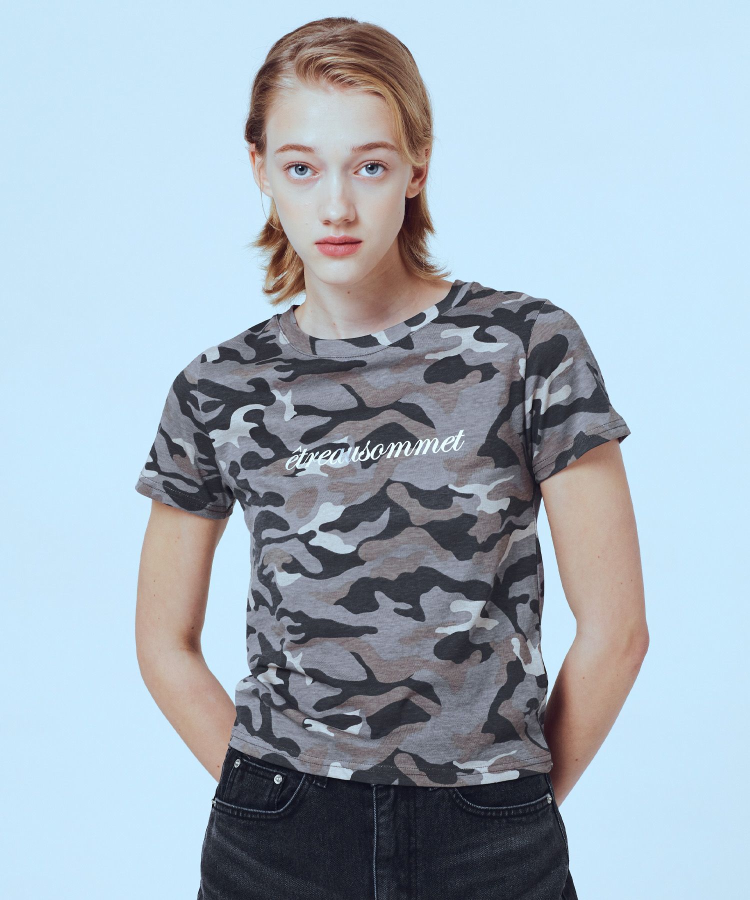 MUSINSA | ETRE AU SOMMET Military Logo Half Tee (Gray)