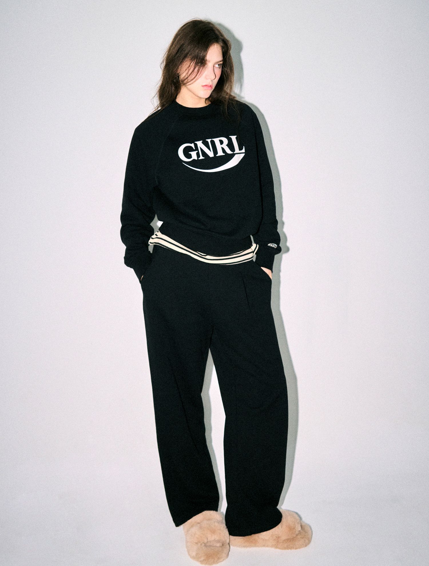 MUSINSA | GENERAL IDEA GNRL Raglan Sweatshirt Set [BLACK] / SBC3U02006SET