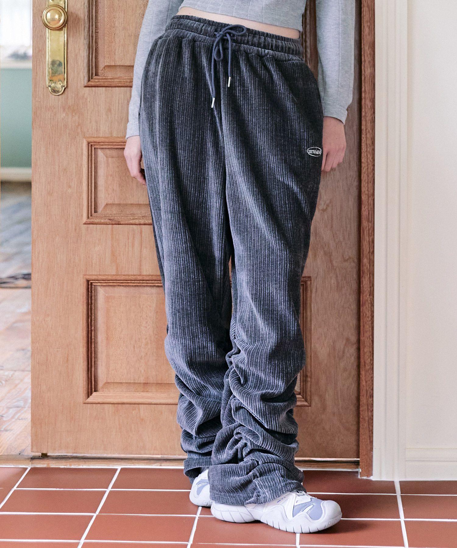 MUSINSA | ZEROPLANET Shirring wide training pants [CHRCOAL]