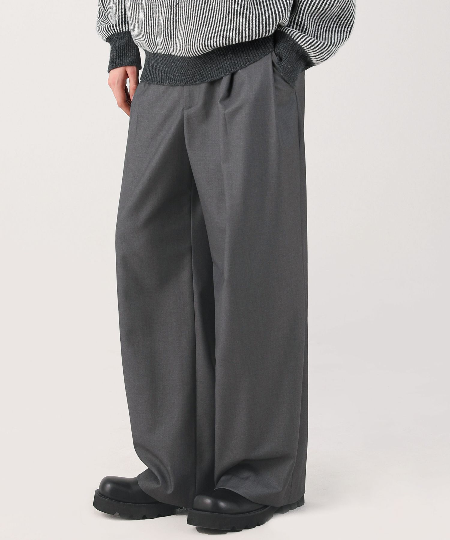 MUSINSA | AVANDRESS Classic Two-Tuck Wide Slacks Gray