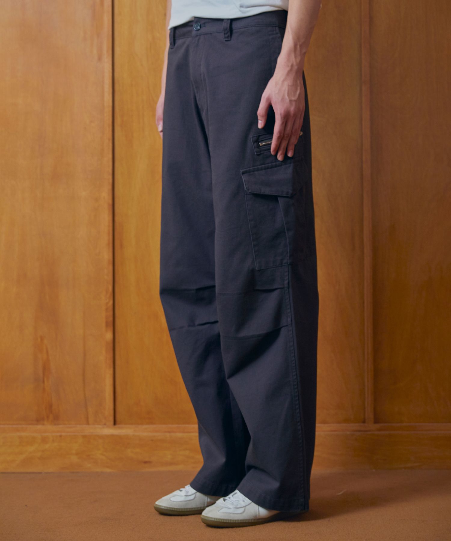 MUSINSA | LOFI Creed Parachute Cargo Pants (Anthracite)