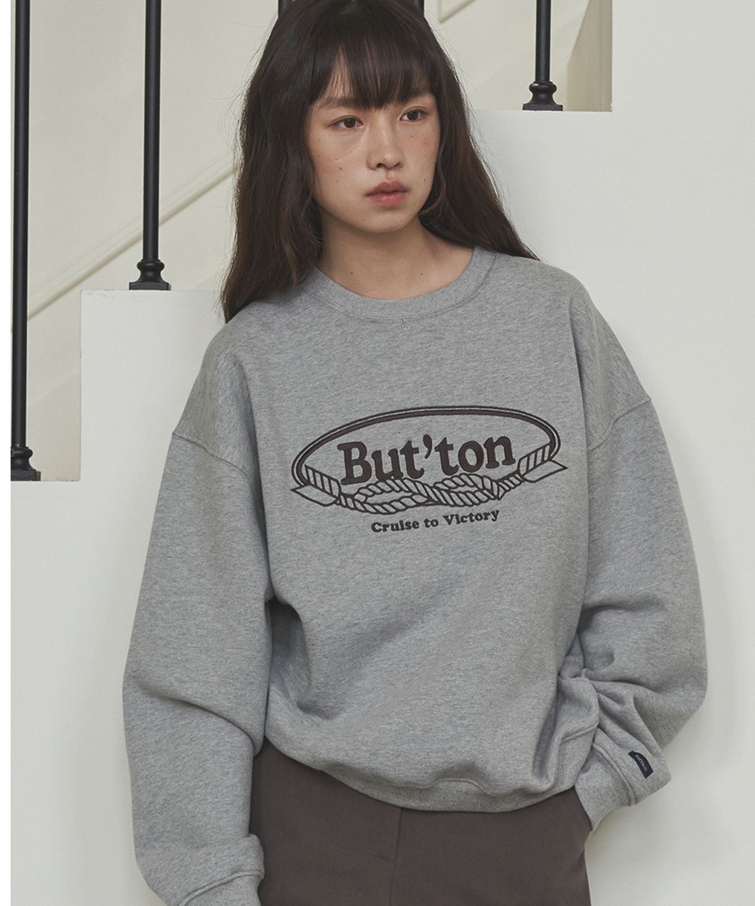 MUSINSA | BUT'TON Button Logo Sweatshirt-Grey