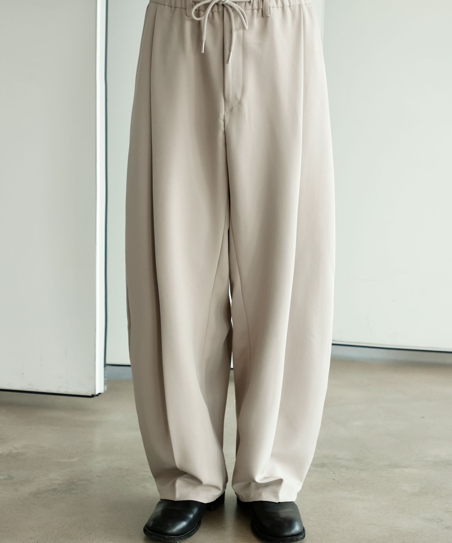 MUSINSA | SIGNATURE Balloon fit banding slacks [sand]