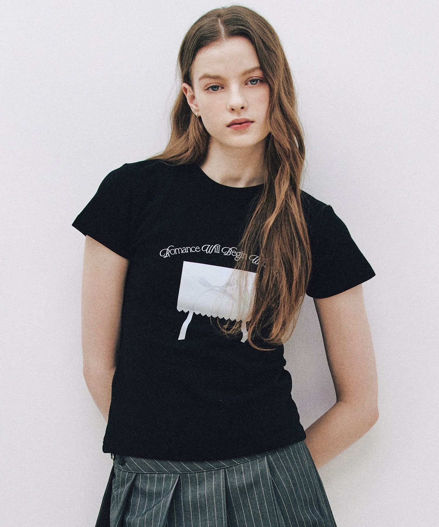 MUSINSA公式 | LETTER FROM MOON Ribbon Letter Slim T-Shirt (Black)