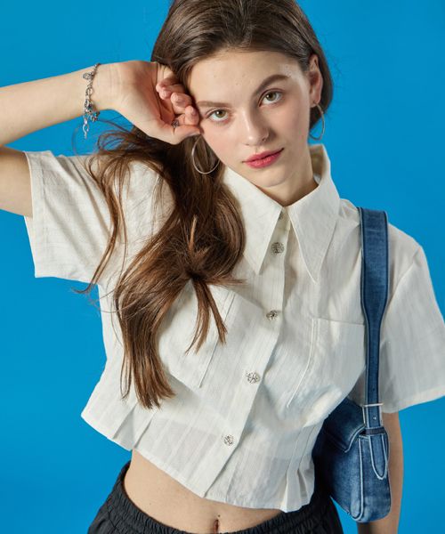 MUSINSA公式 | KOLEAT WOMEN summer chic lace cropped slim short-sleeved shirt [white] silver button ...