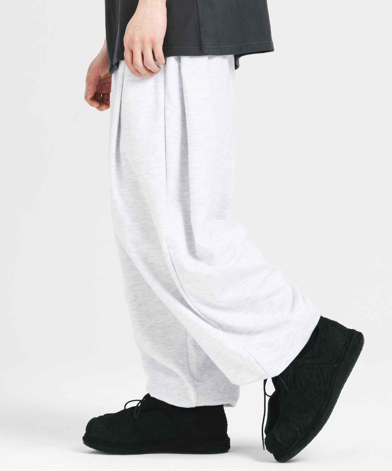 MUSINSA | S'EST Side Two Tuck Wide Jogger Fit Sweatpants - White Melange