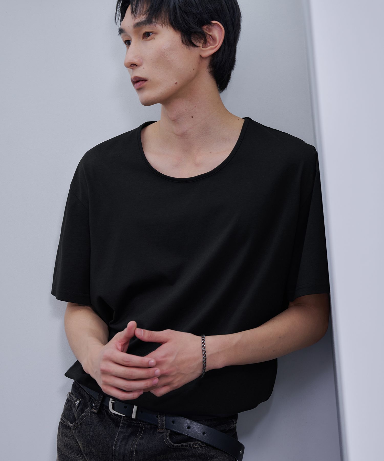 MUSINSA | DRAW FIT Silket Cotton U-neck T-shirt [BLACK]