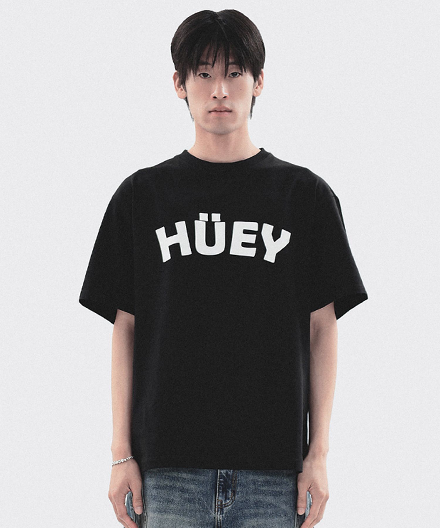 MUSINSA | HUEY Arch Logo Tee [Black]