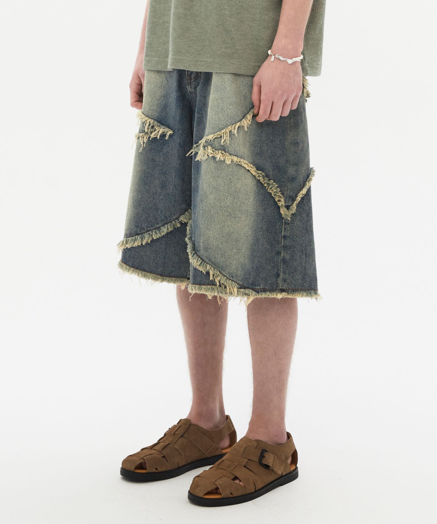 MUSINSA | TRILLION Star Applique Damage Washing Denim Shorts (BEIGE BLUE)