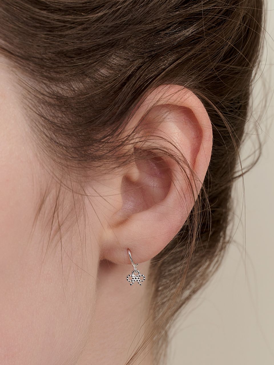 MUSINSA | HEI [sv925] dot ribbon earring