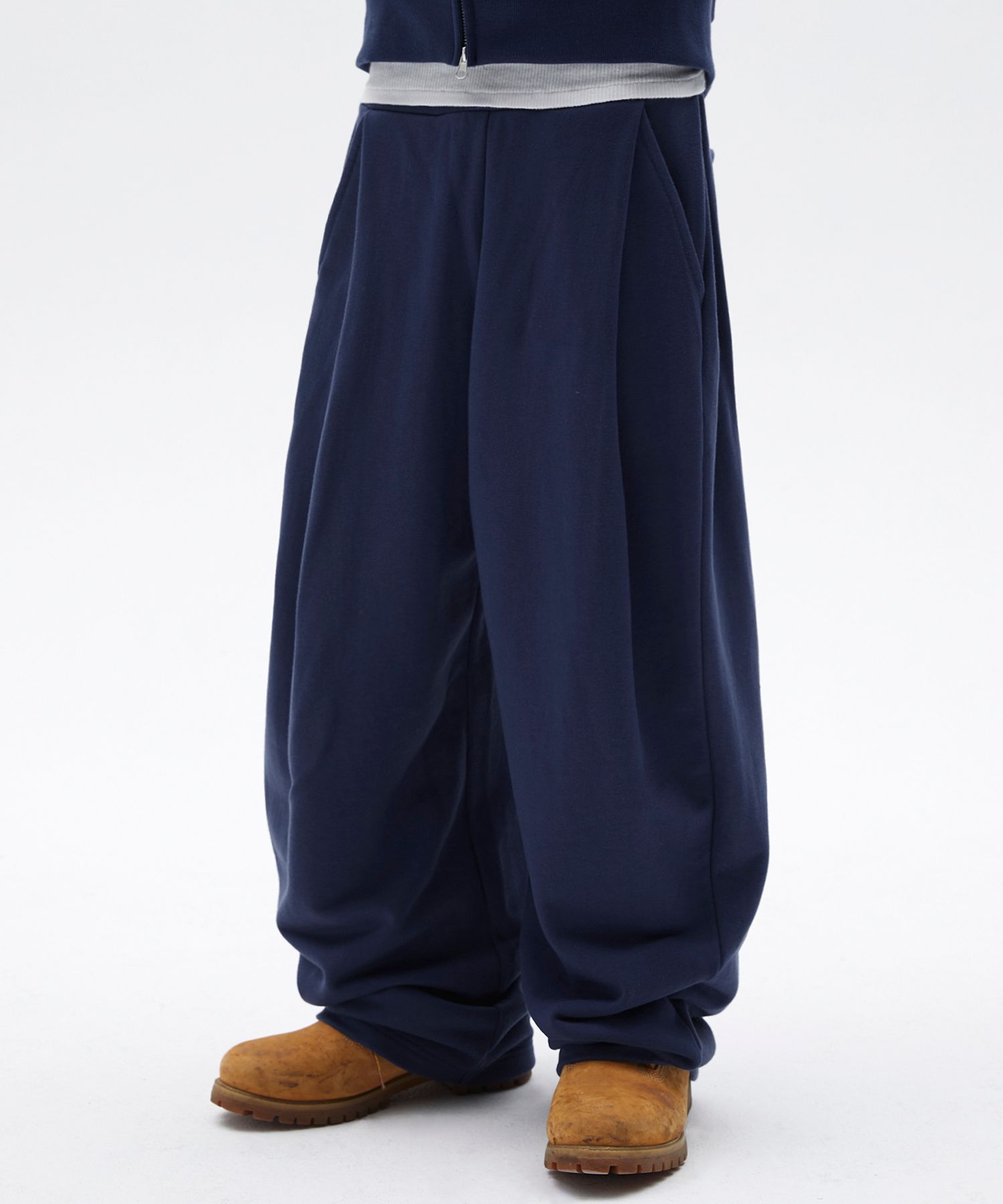 MUSINSA | SUADE TWO TUCK LONG PANTS [NAVY]