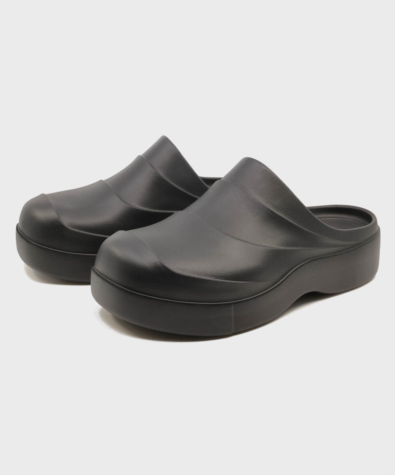 MUSINSA | YASE Formline Clog Black