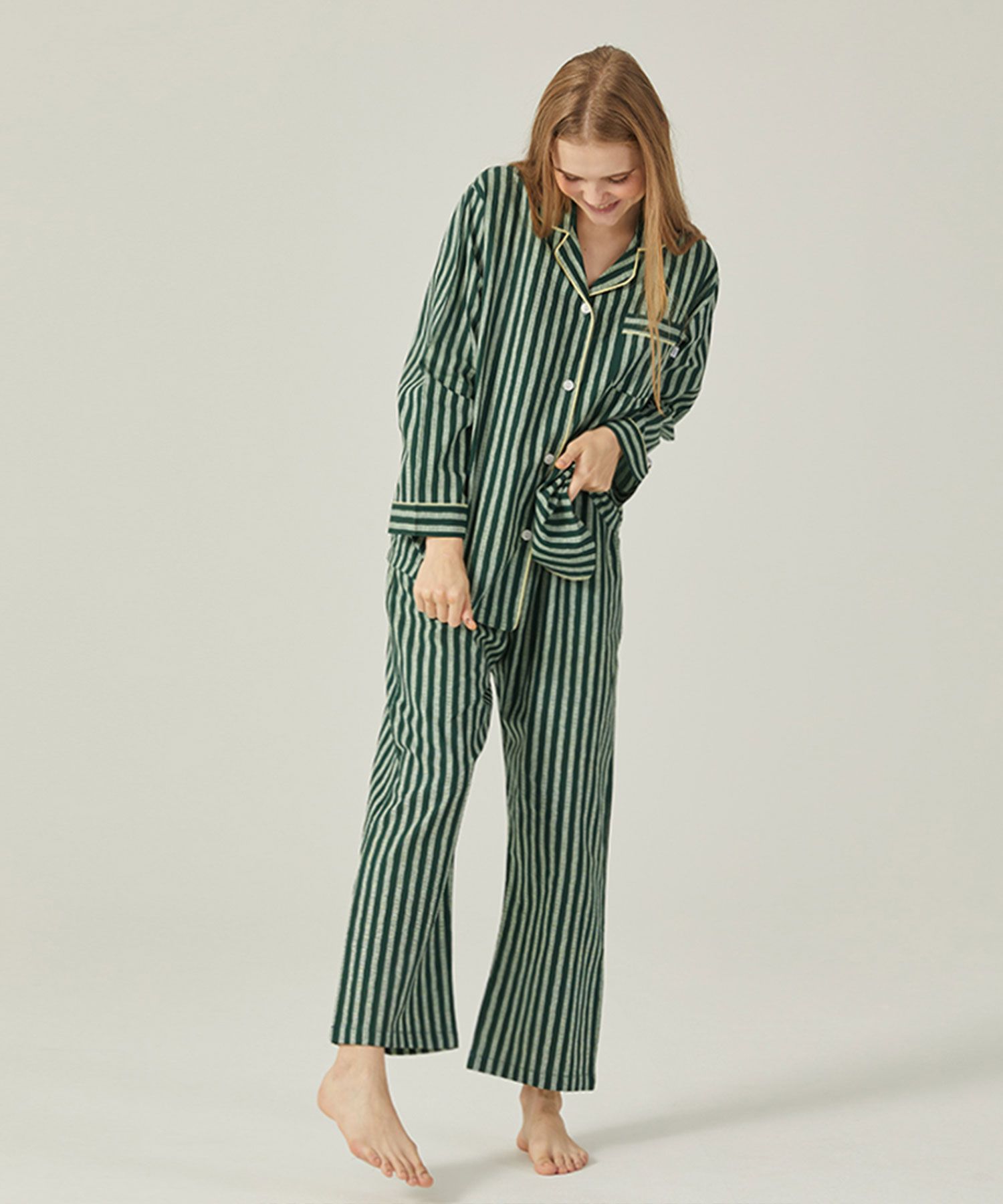 MUSINSA | SLEEPYCAT [Woman] Green Highway Pajamas