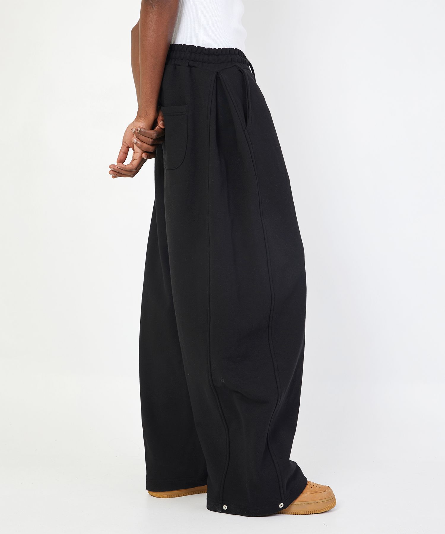 MUSINSA | BOUNDARY Side Button Wide Long Sweatpants [Black]