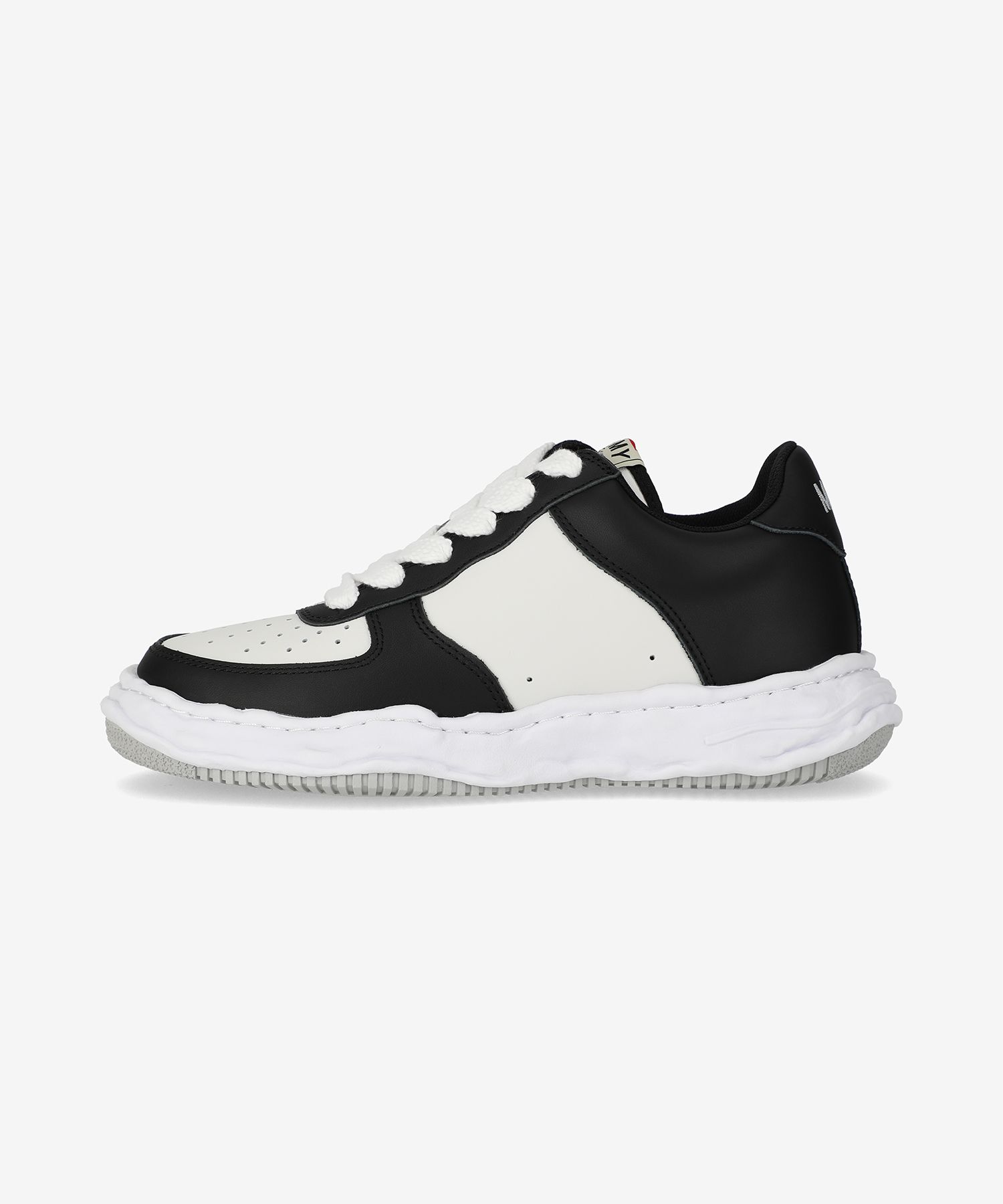 MUSINSA | MAISON MIHARA YASUHIRO Wayne Lowe Sneakers - Black:White ...