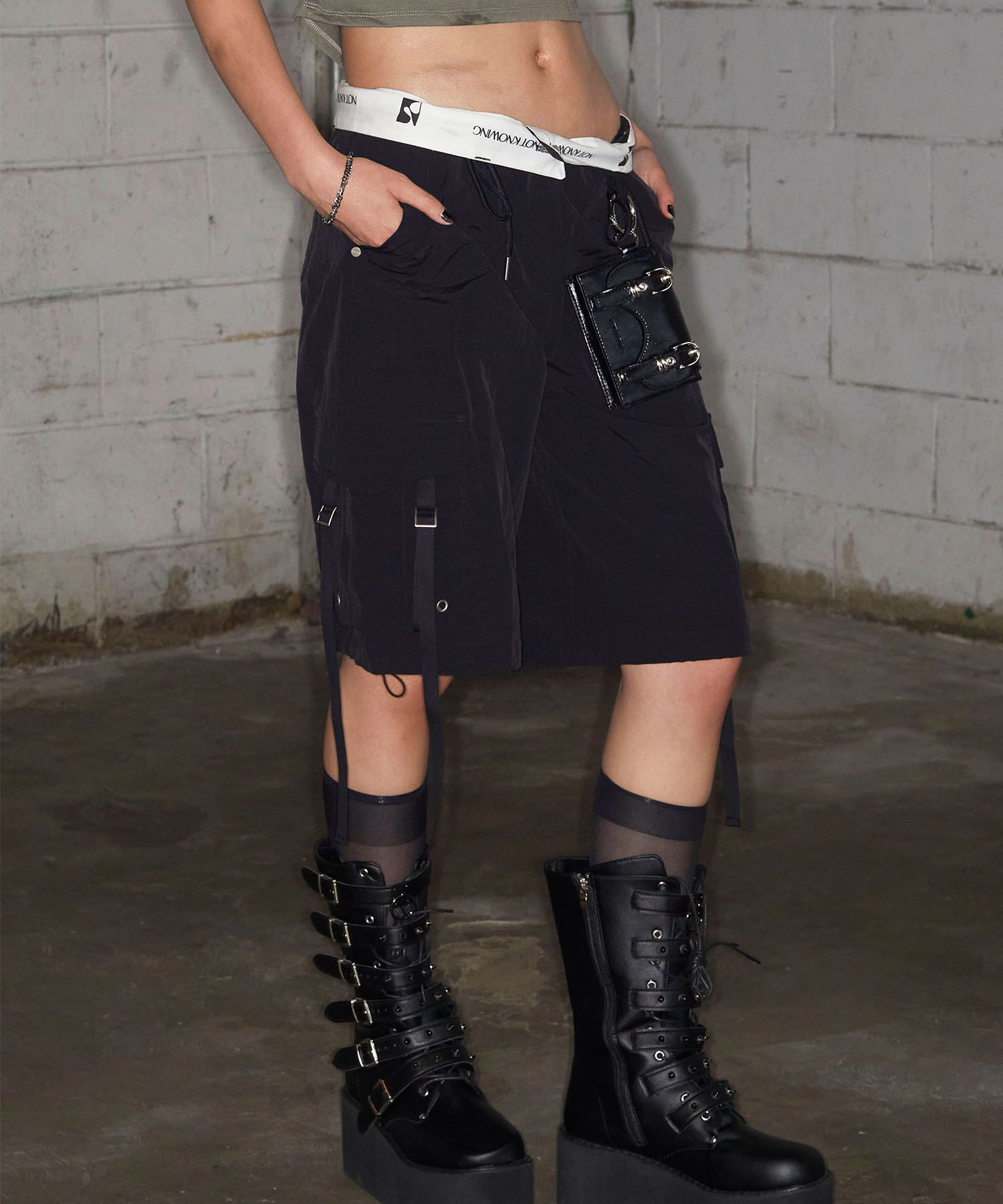 MUSINSA | NOTKNOWING Folded Low-rise Multi Cargo Bermuda Pants (BLACK)