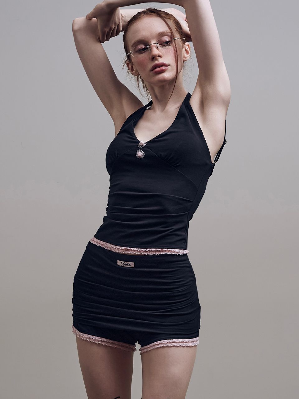 MUSINSA公式 | HILLDA Rose Lace Halter Top [Black]