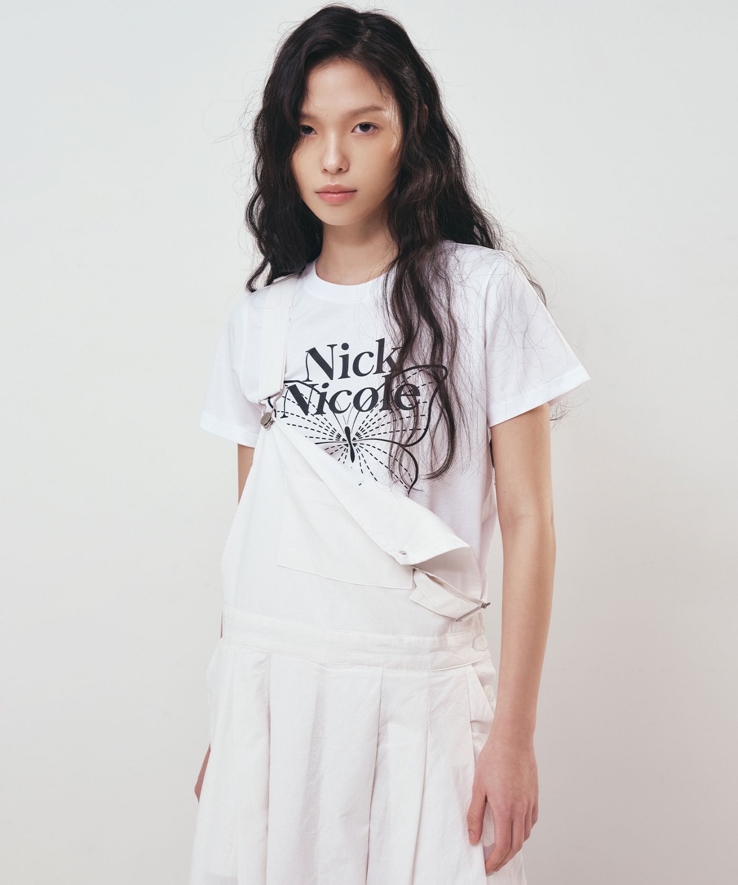 MUSINSA公式 | NICK&NICOLE BUTTERFLY NICOLE LABEL SLIM TOP_WHITE BLACK