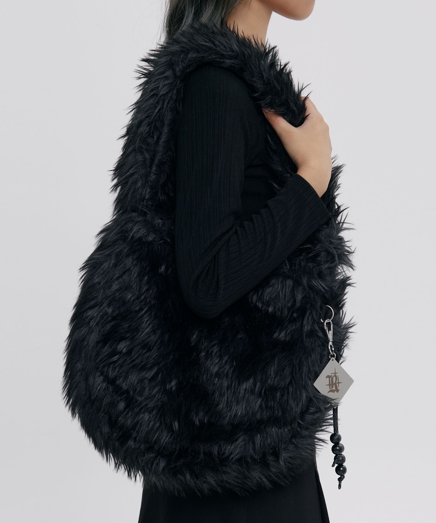 MUSINSA | ROMANTIC CROWN Plumosa Shoulder Bag_Black