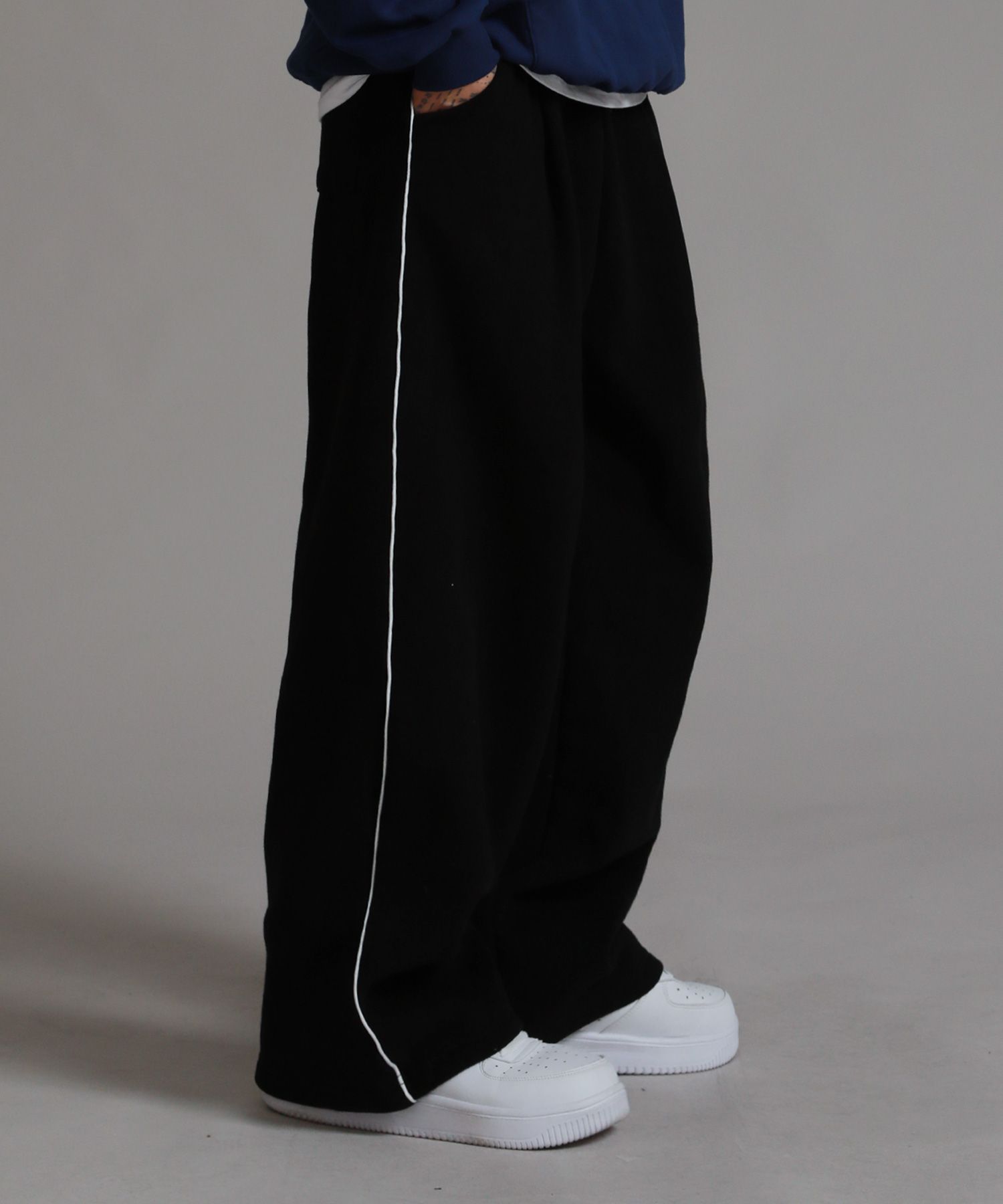 MUSINSA | LIKE THE MOST Peach Skin Piping Wide Pants_Black