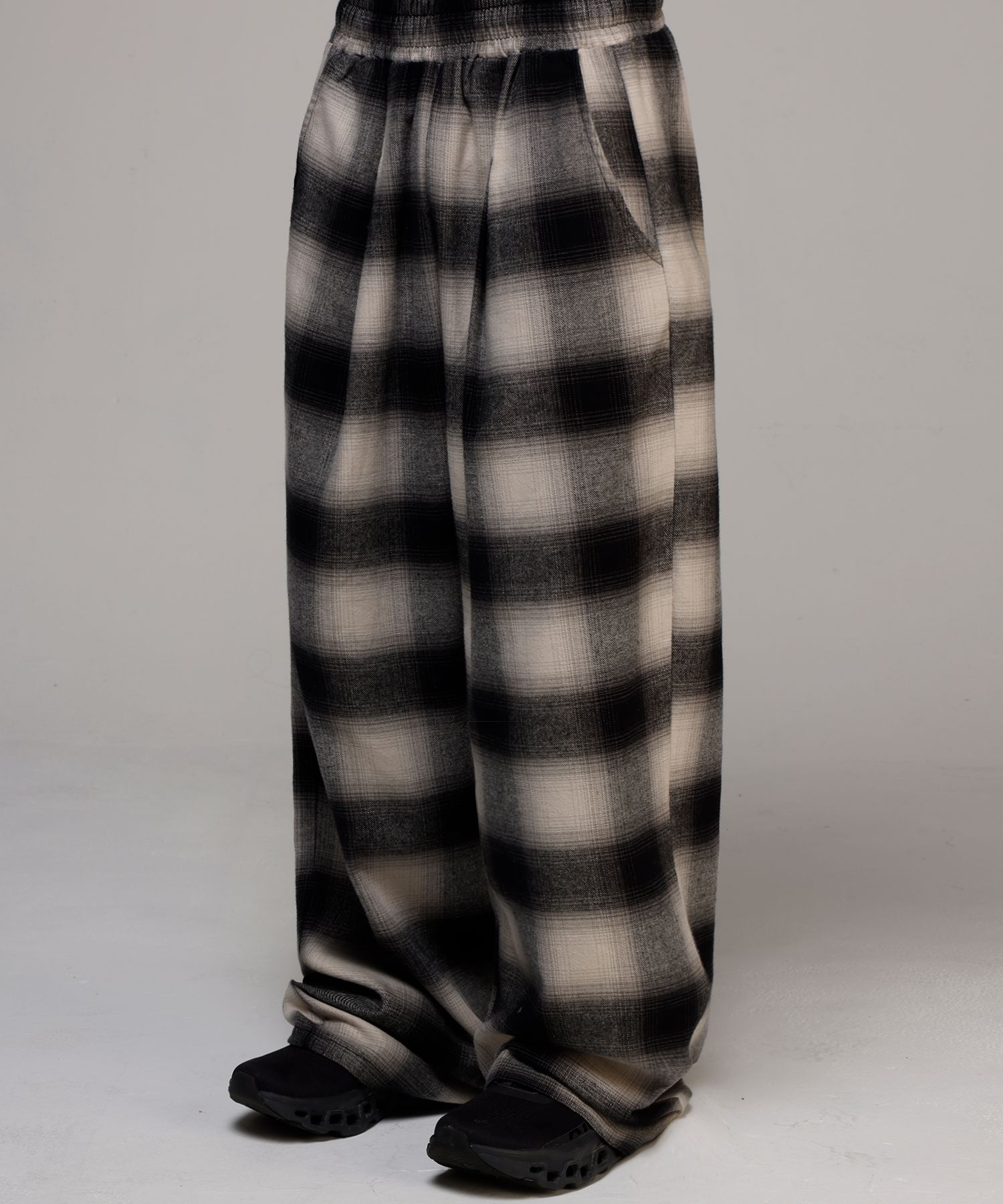 MUSINSA | SCALLYWAG Vintage Check Wide Banding Pants [Black]