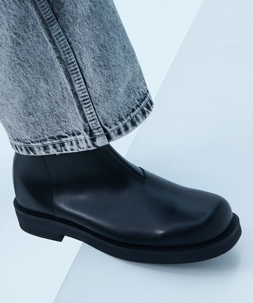 MUSINSA | FIRENZE ATELIER Minimal Bold Shape Zip up Boots_2NDF5100GB ...