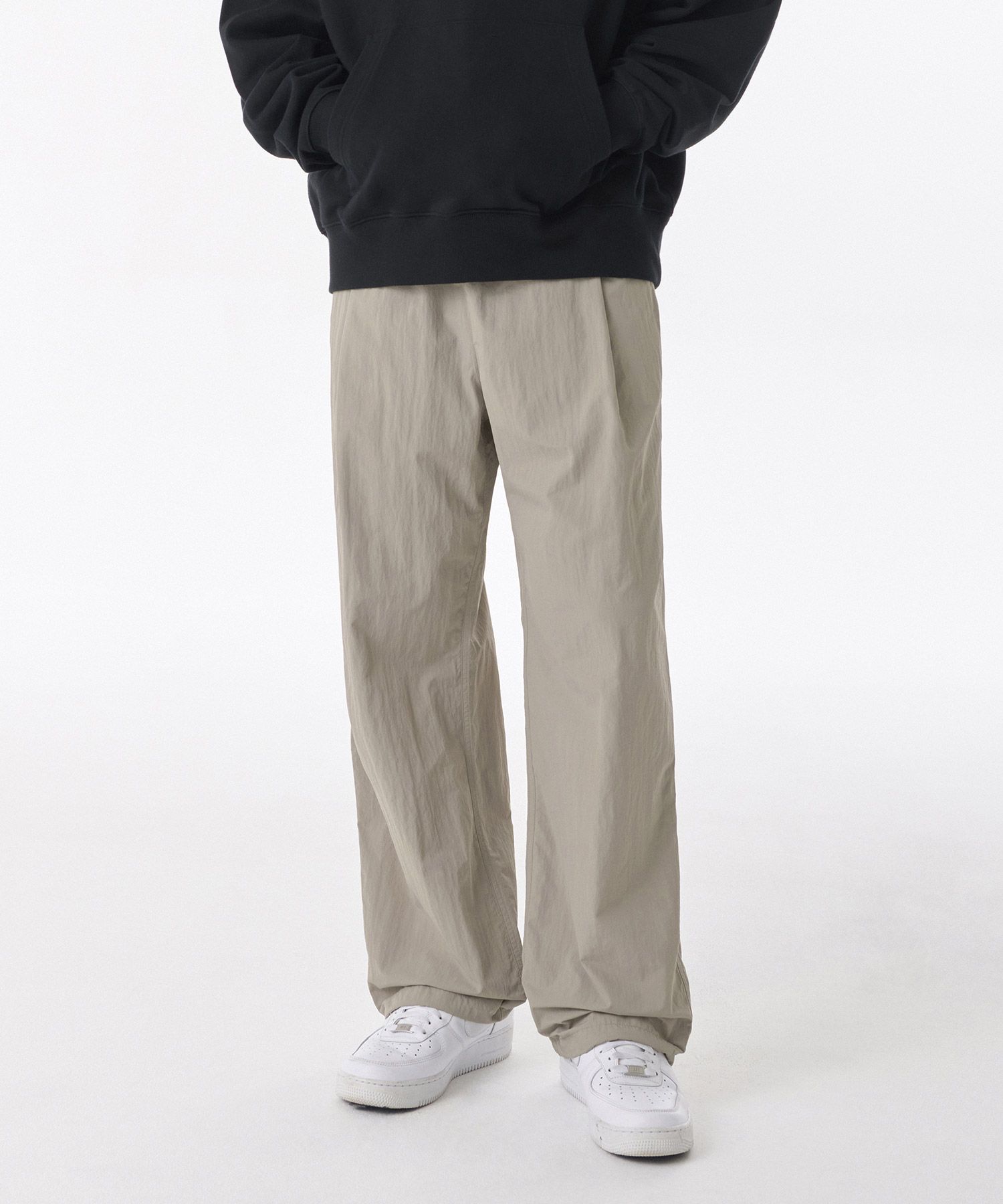 MUSINSA | MUSINSA STANDARD Nylon One Tuck Wide String Pants [Greyish Beige]