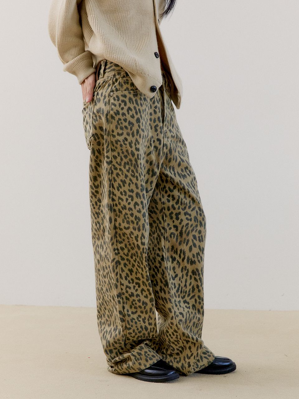 MUSINSA公式 | OAFISH Wide leopard pants, brown