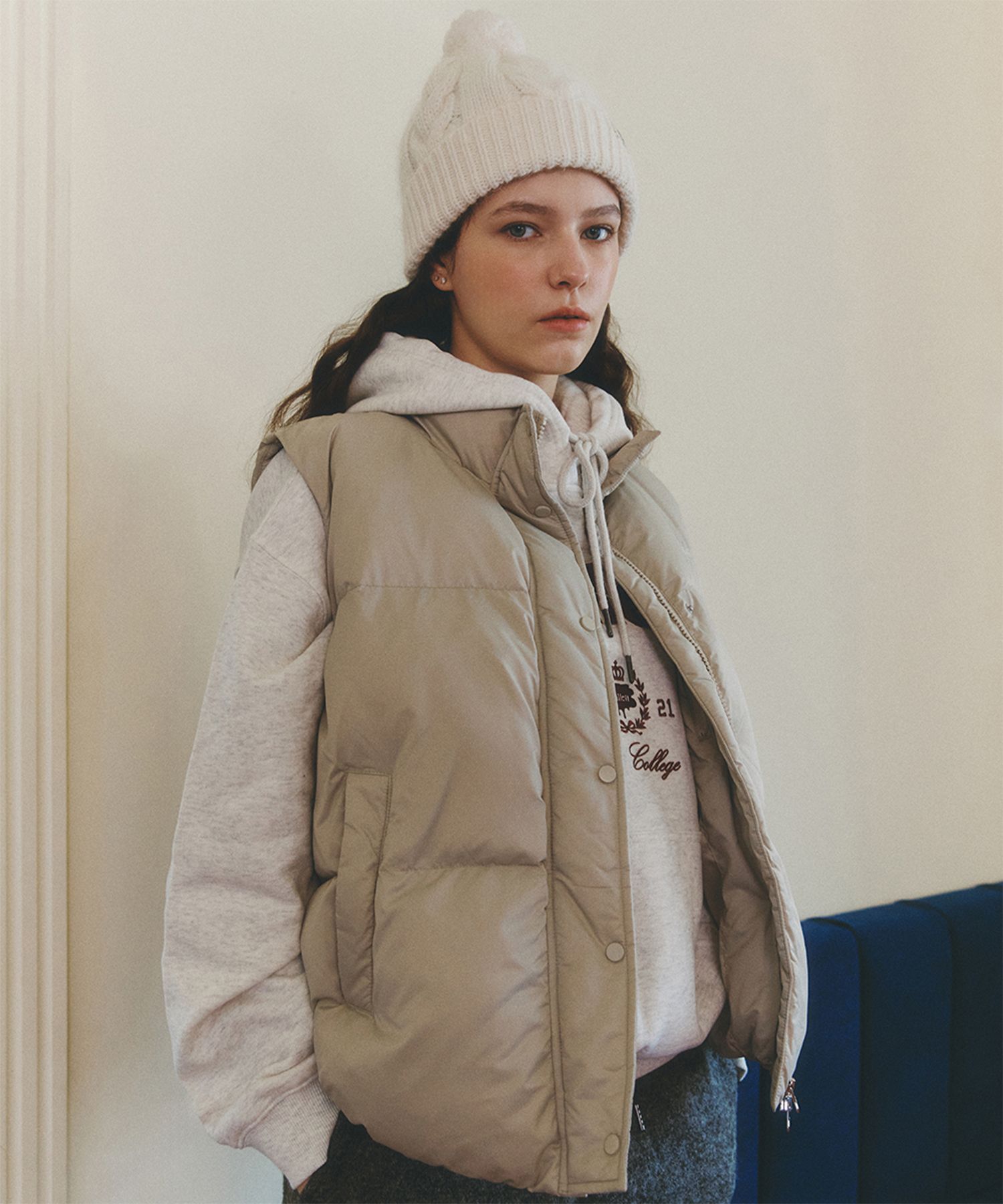 MUSINSA | FALLETT Story Logo Padding Vest Beige