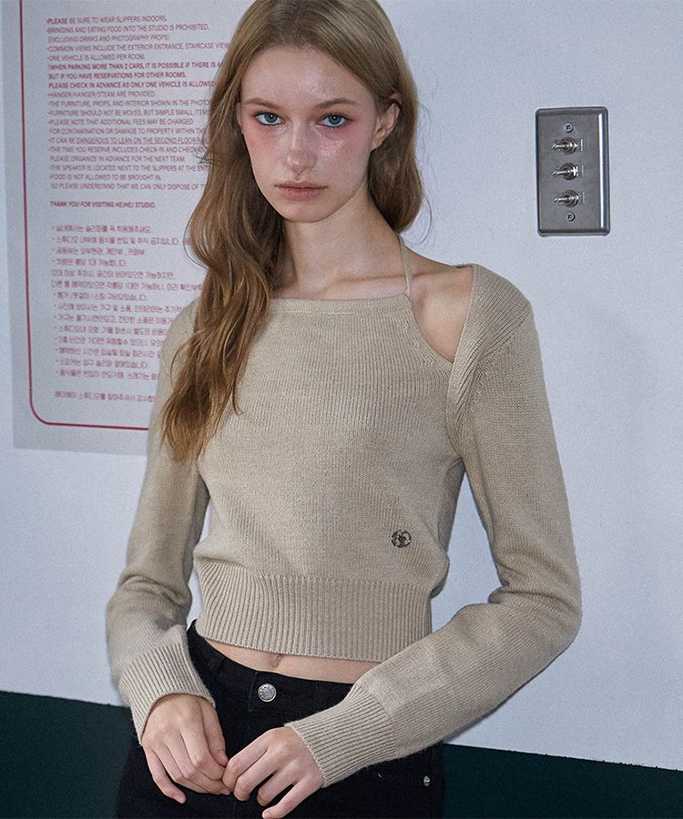 MUSINSA公式 | ROSÉ FRANTZ Cut-out Halter neck Knit [Beige]