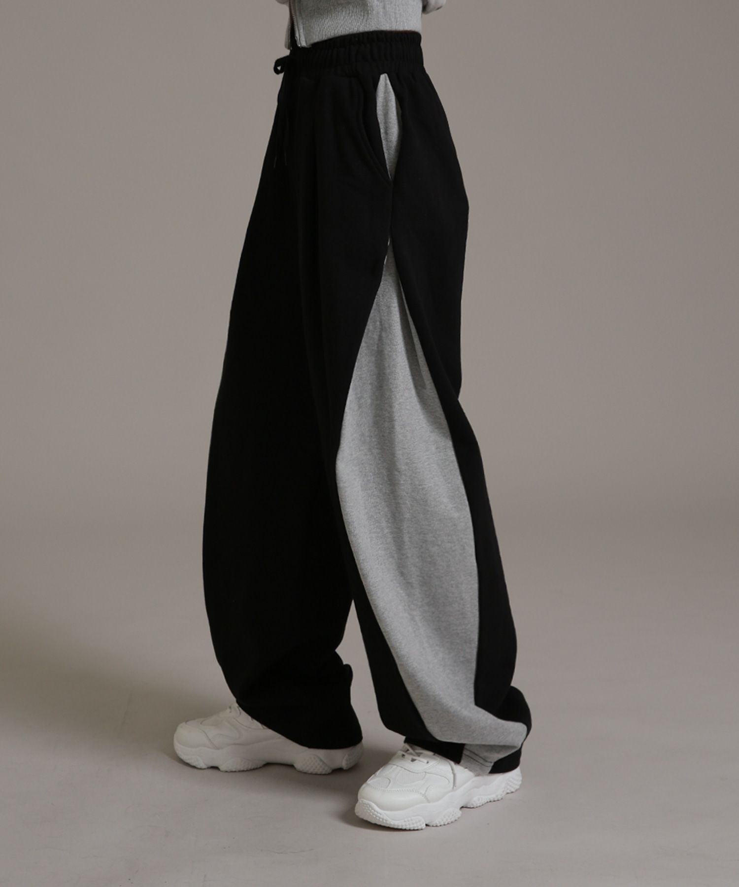 MUSINSA | LIKE THE MOST Training pin tuck color combination wide pants ...