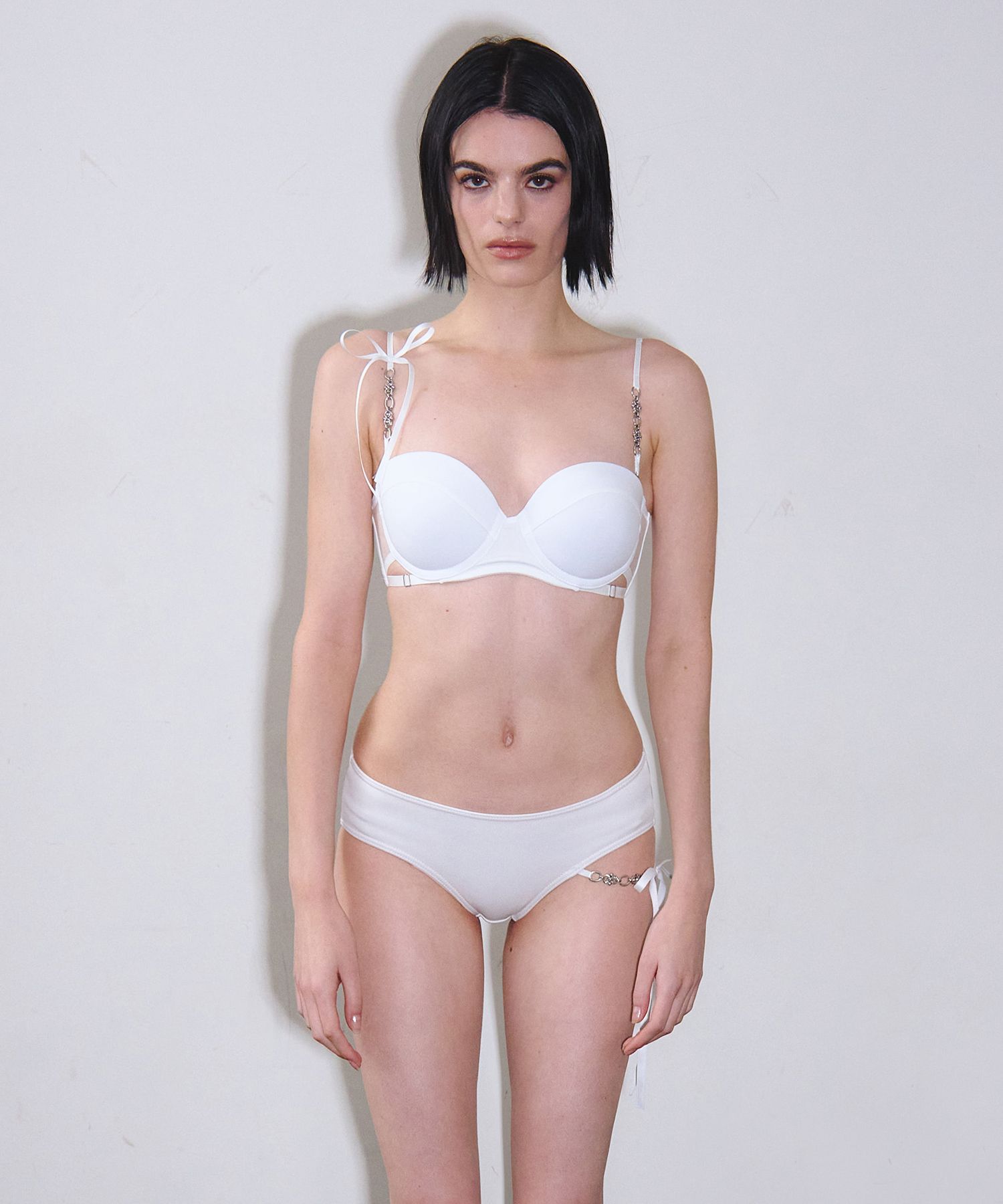 MUSINSA公式 | VINAJ N Chain Ribbon Half Cup Bikini Bra (White)