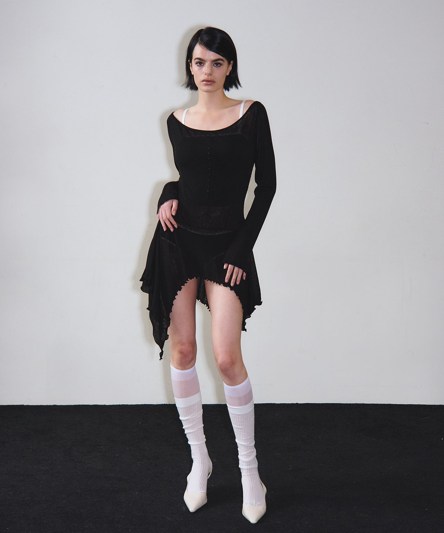 MUSINSA公式 | VINAJ Boatneck Ruffle Princess Coverup (Black)