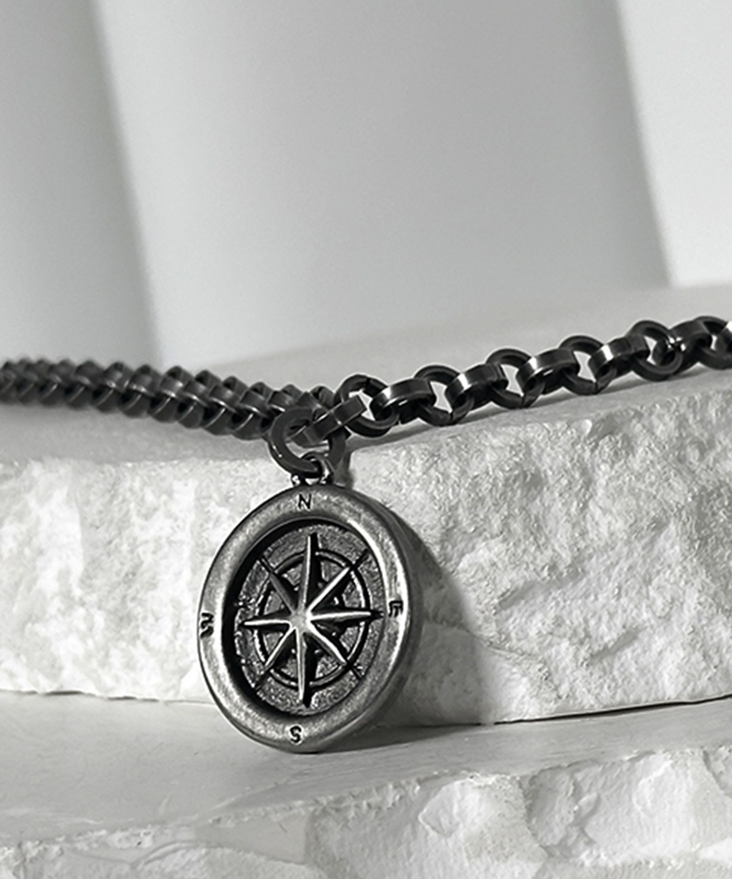MUSINSA | BLESSED BULLET ss-compass motif bold chain necklace-black