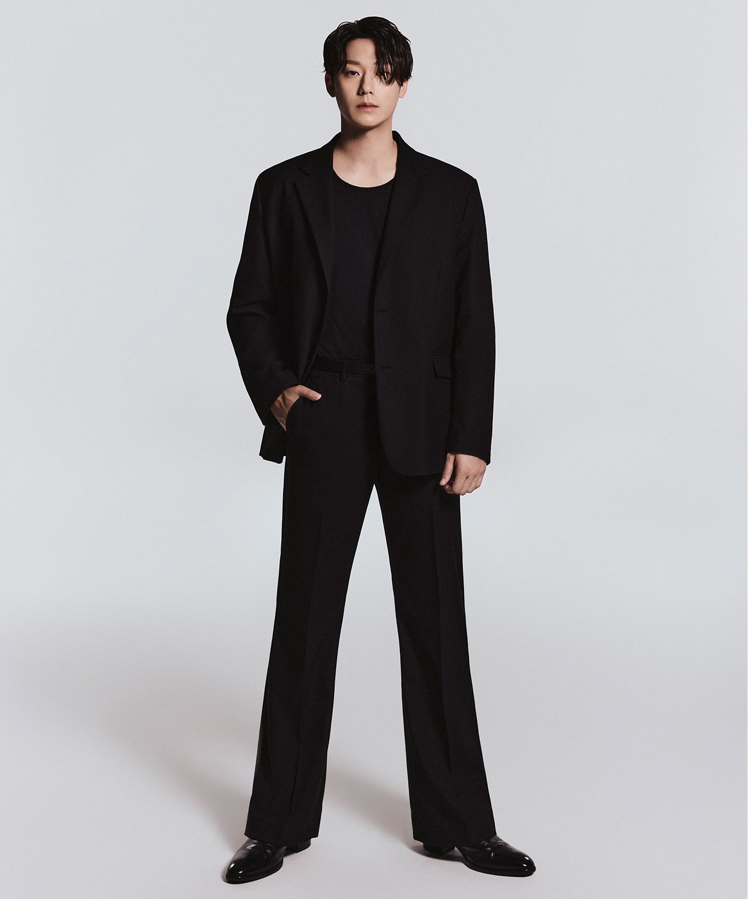 MUSINSA公式 | MUSINSA STANDARD Whip Code Flare Hidden Banding Slacks [Black]