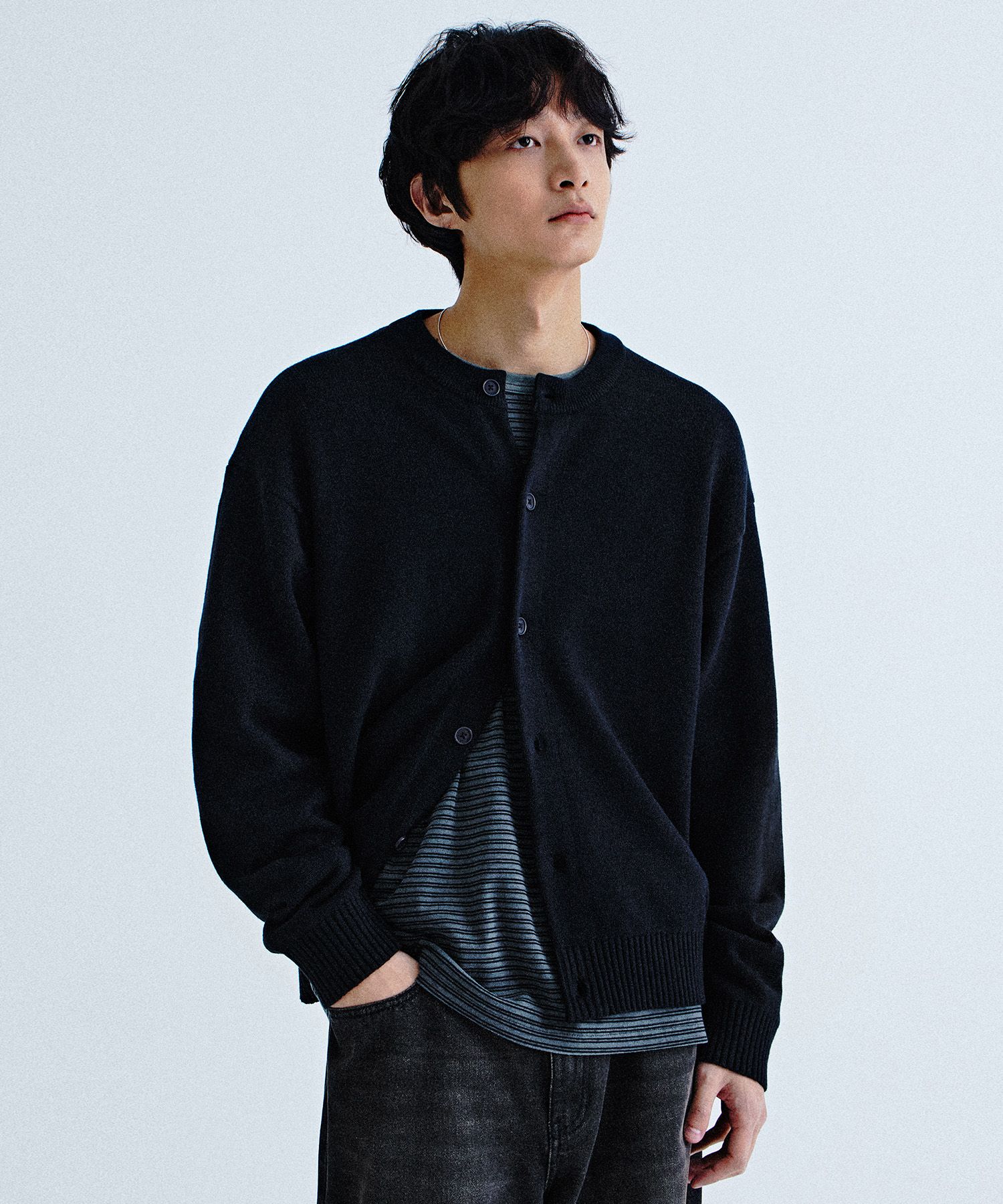 MUSINSA | KIIMUIR Essential Round Neck Knit Cardigan_Black