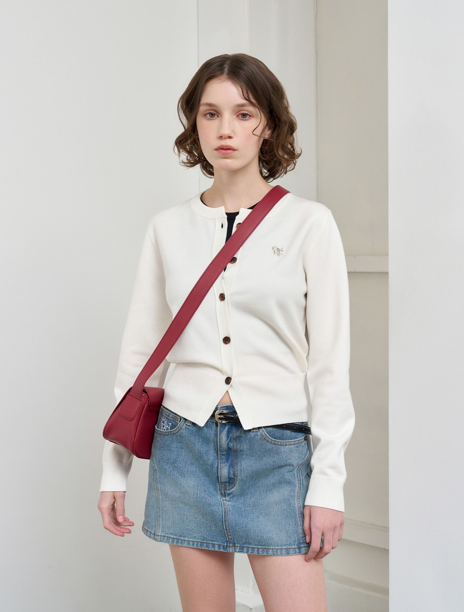 MUSINSA | GENERAL IDEA Essential Crewneck Cardigan [WHITE] / WBD3L04501