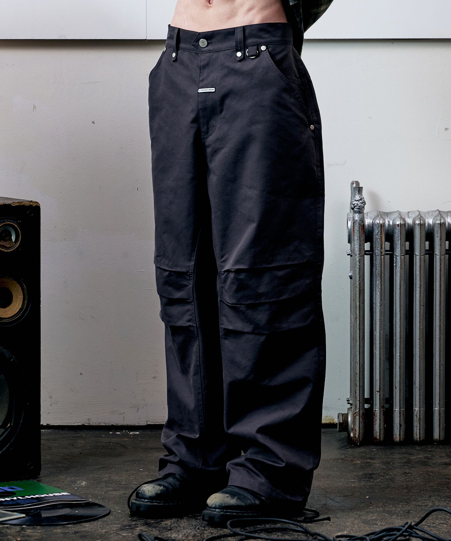 MUSINSA | THEVINYLHOUSE CURVED KNEE DART PANTS CHARCOAL