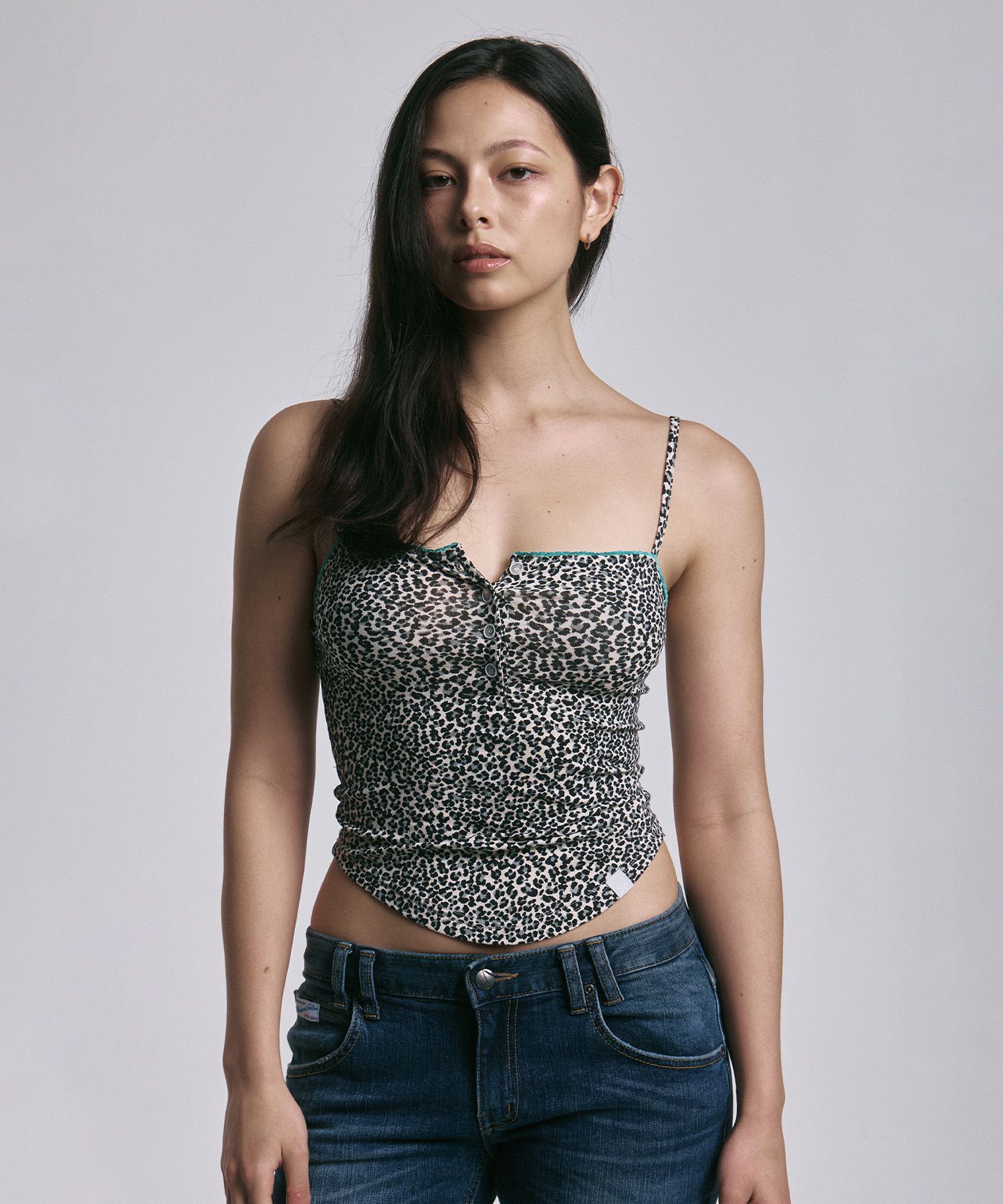 MUSINSA公式 | PLEASENOFOLLOW Riri Leopard Lace Top (Black/Blue)