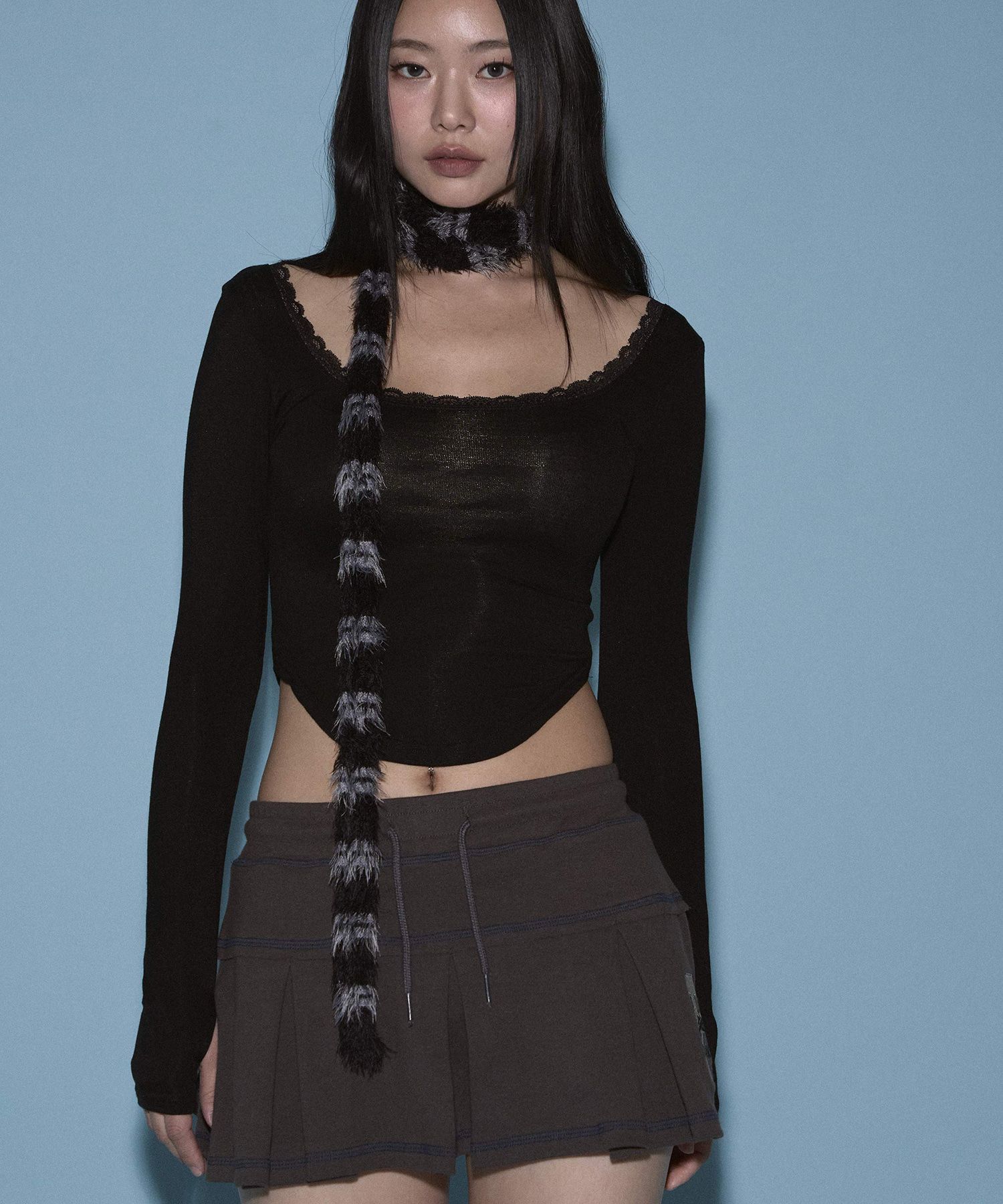 MUSINSA公式 | PLEASENOFOLLOW Mimi U-Line Lace Long Sleeve Top (Black)