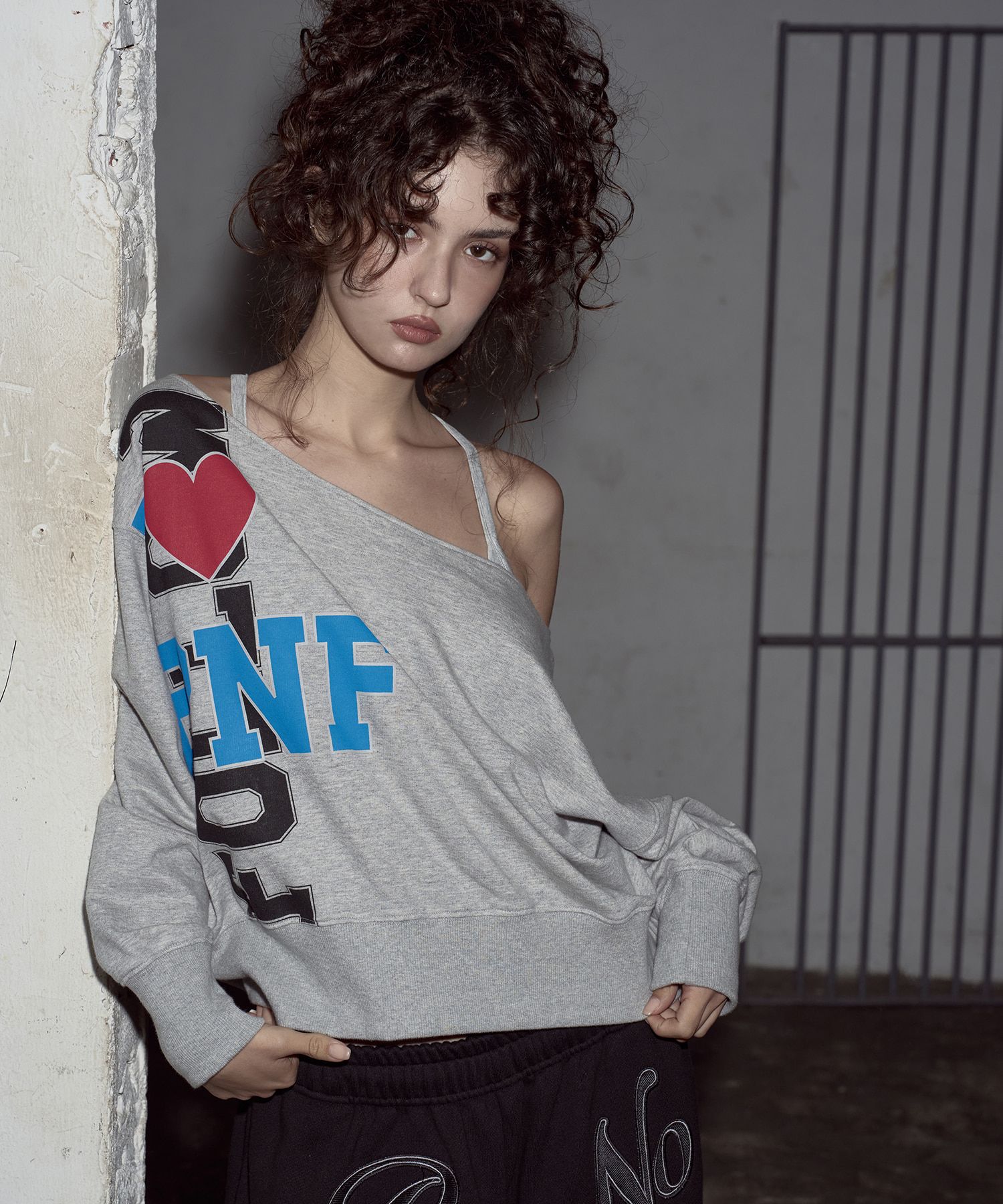 MUSINSA | PLEASENOFOLLOW I LOVE PNF Logo SweatShirt (Melange Grey)
