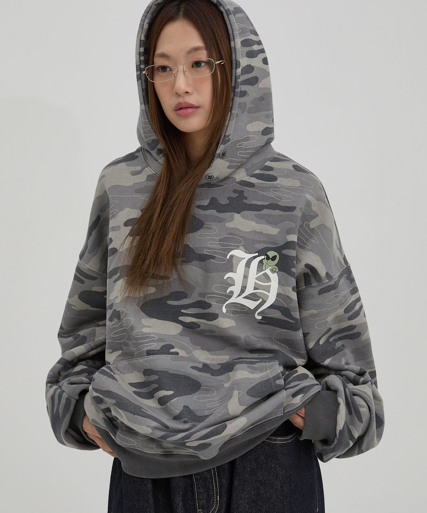 MUSINSA | HOODHOOD H Logo Alien Overfit Hoody CAMO