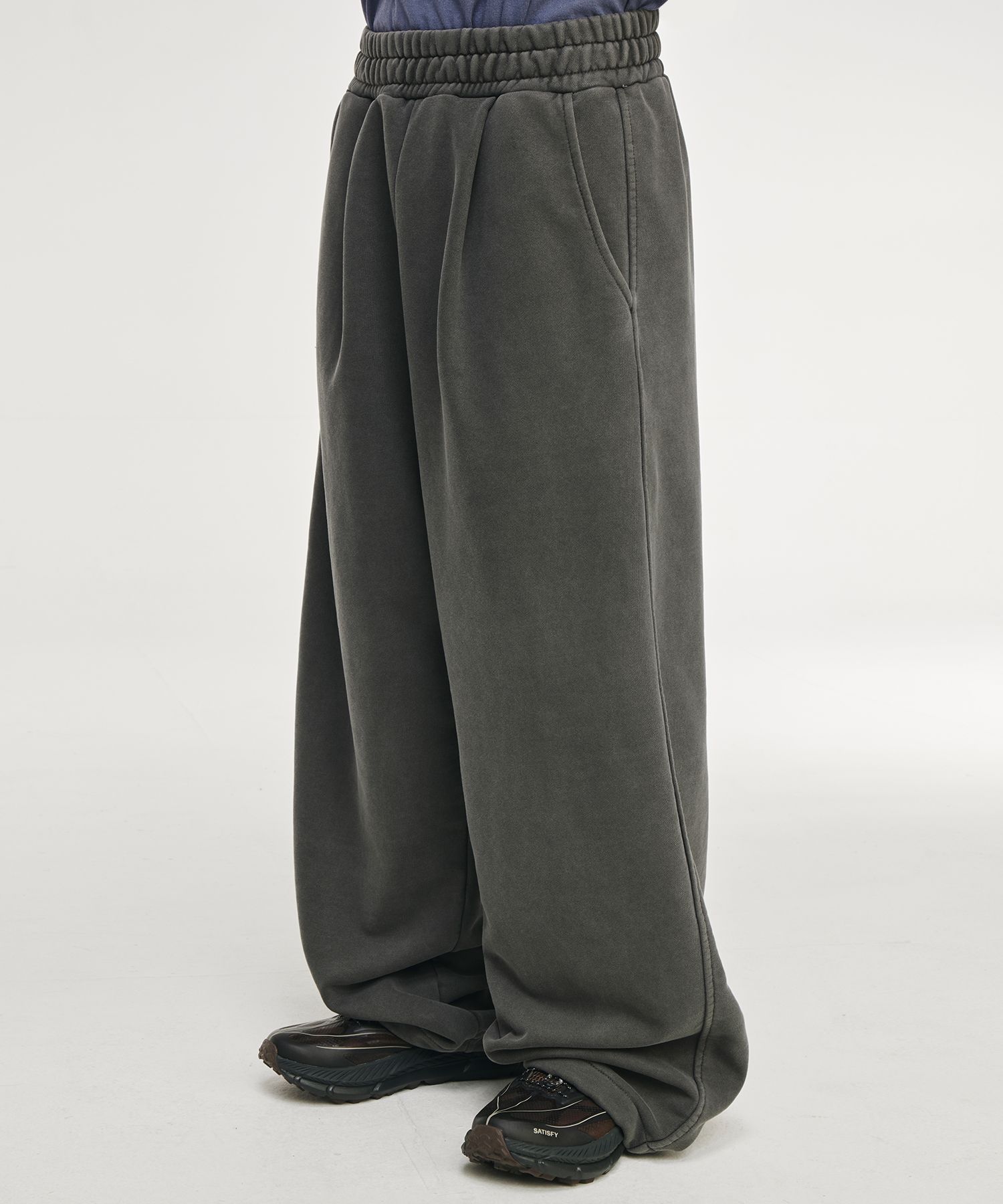 MUSINSA | SIGNATURE Pigment String Training Wide Pants [Charcoal]