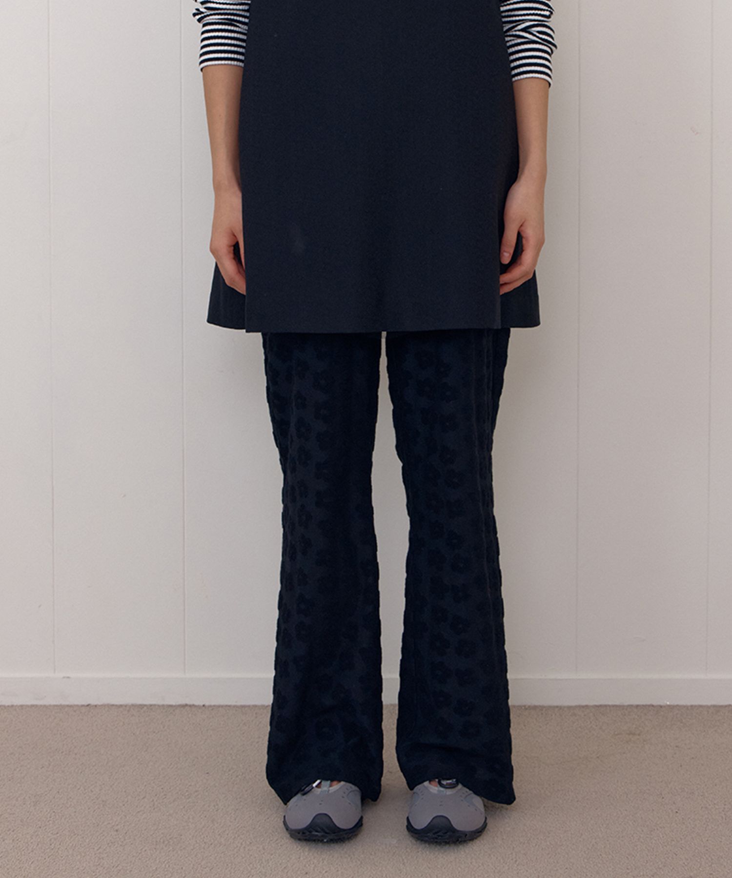 MUSINSA | CELITAILS TERRY FLOWER BENDING BOOTS-CUT PANTS_BLACK