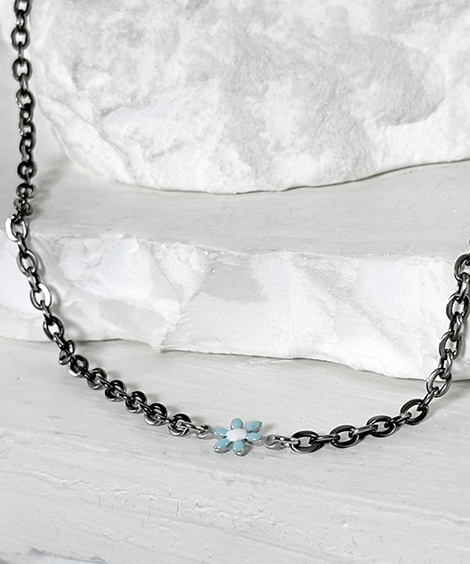 MUSINSA公式 | BLESSED BULLET ss-daisy flower motif necklace -black