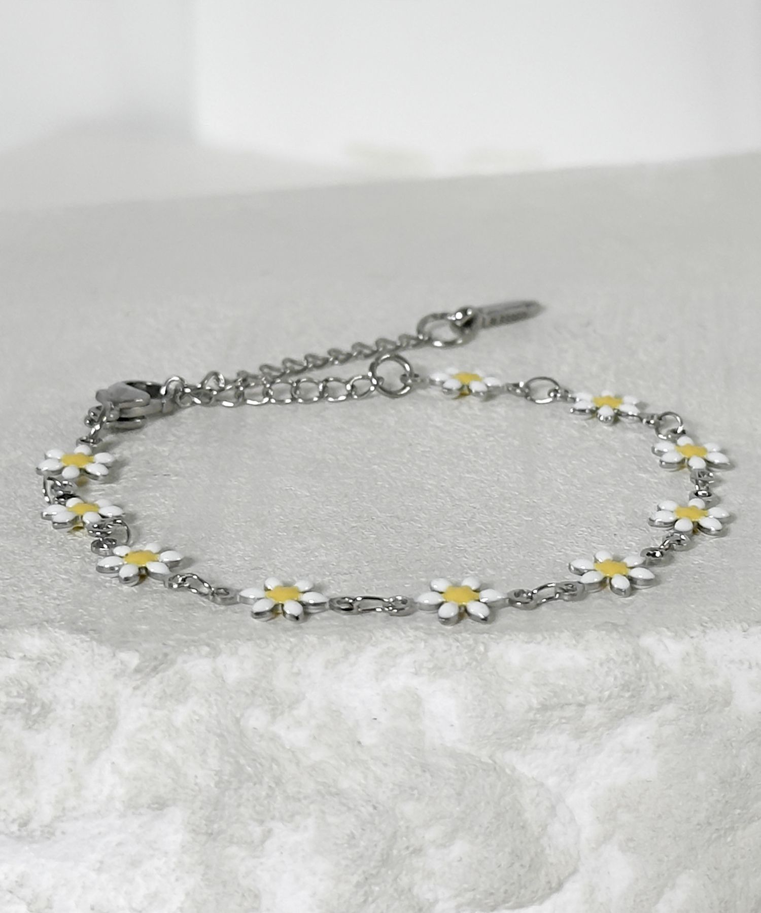 MUSINSA | BLESSED BULLET ss-daisy flower motif array bracelet-white yellow