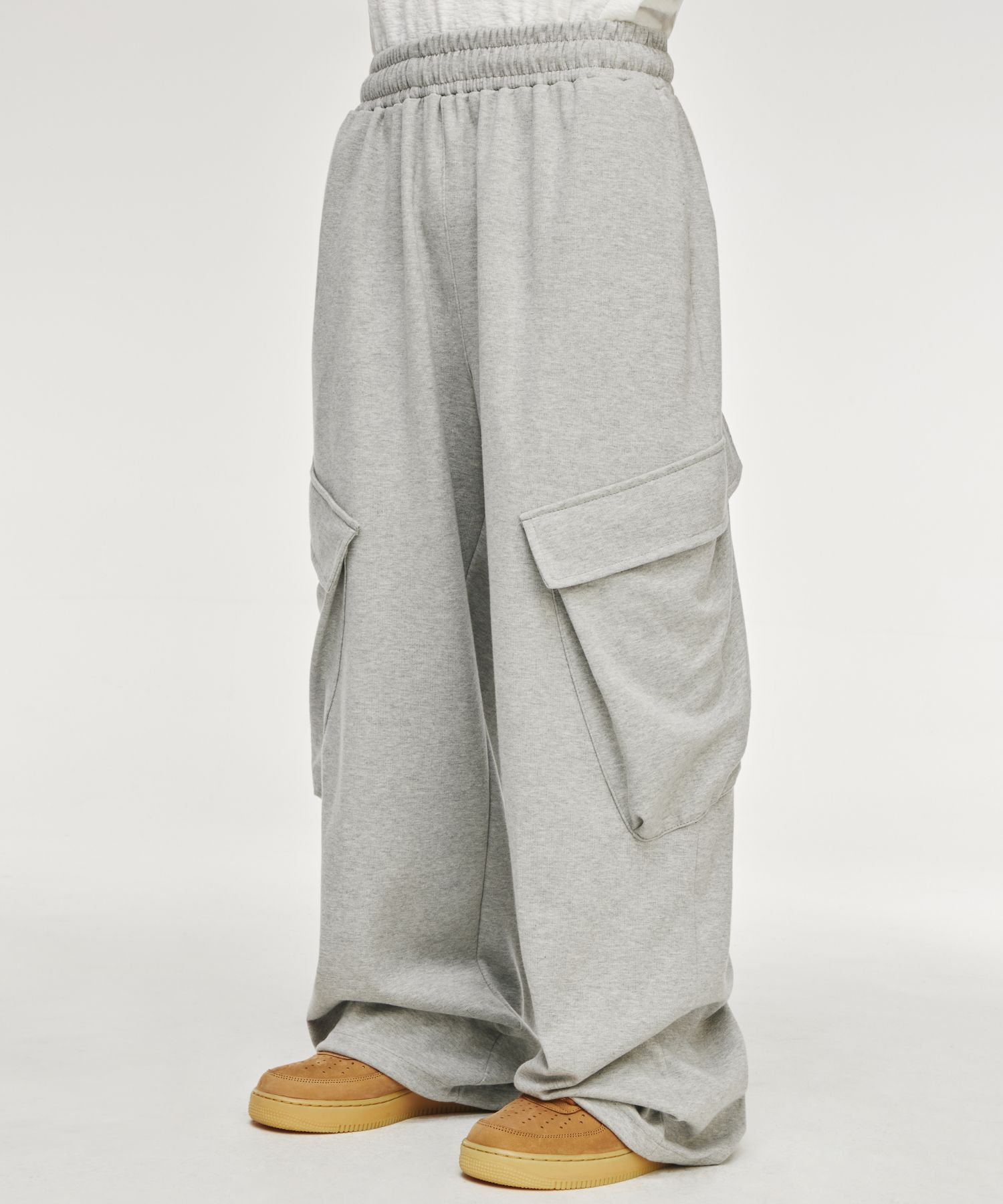 MUSINSA | SIGNATURE Big Pocket Cargo Training Pants [Light Grey]