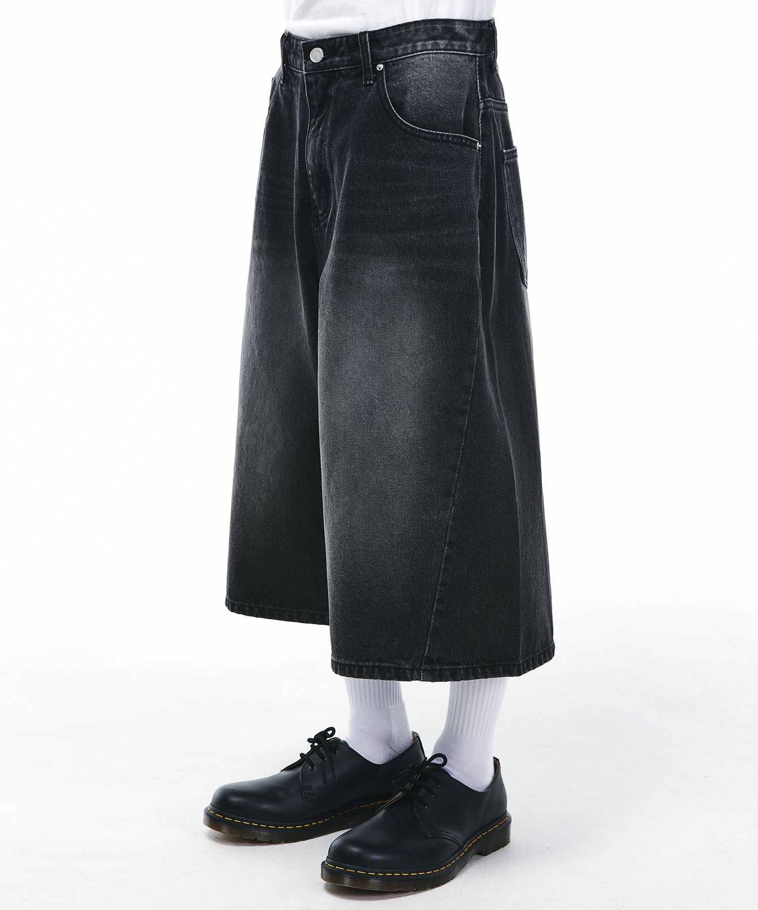 MUSINSA | SIGNATURE Washed Curved Bermuda Denim Pants [Black]